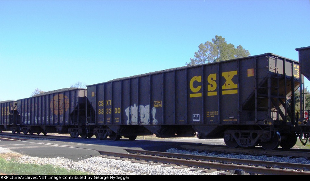 CSX 833330 / HPJX 21226 (former LEF&C) loaded coal hoppers